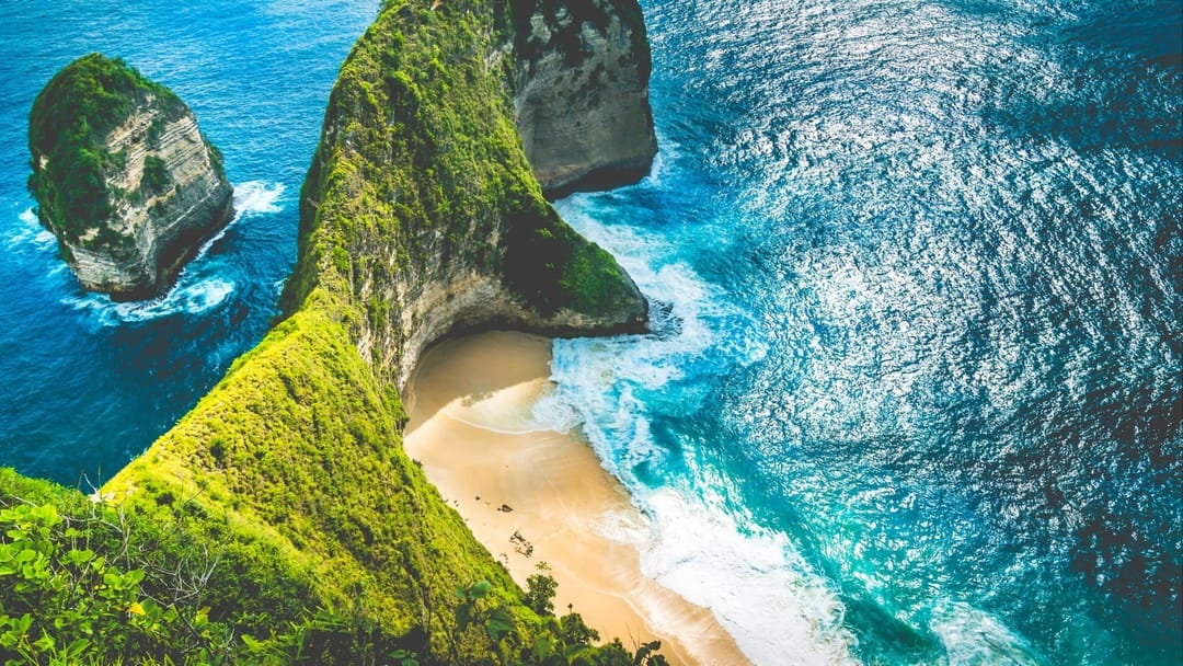 Luxury Yacht Rental in the Lesser Sunda Islands — Charter Index
